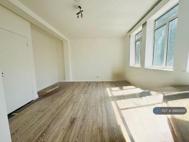 4 bedroom flat to rent
