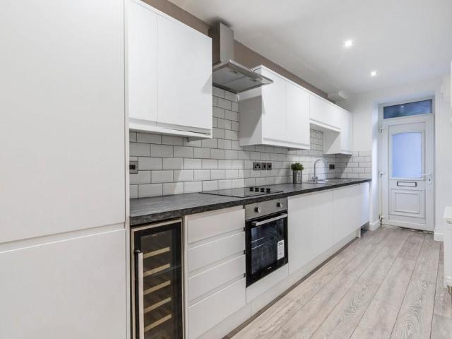 4 bedroom flat to rent