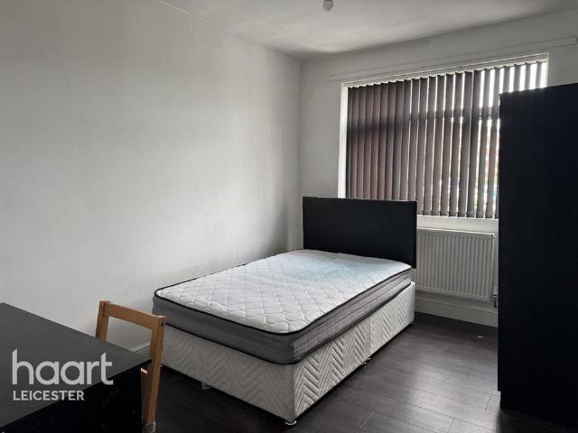 4 bedroom flat to rent