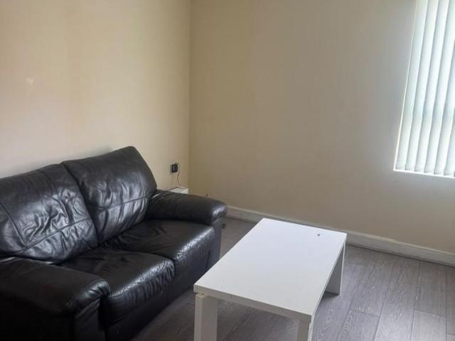 4 bedroom flat to rent