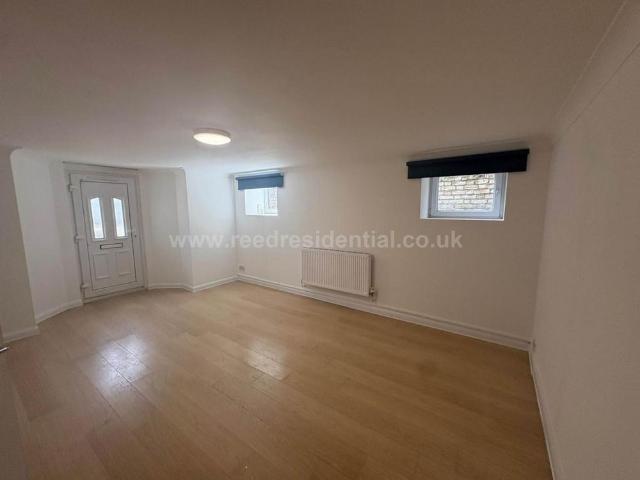 4 bedroom flat to rent
