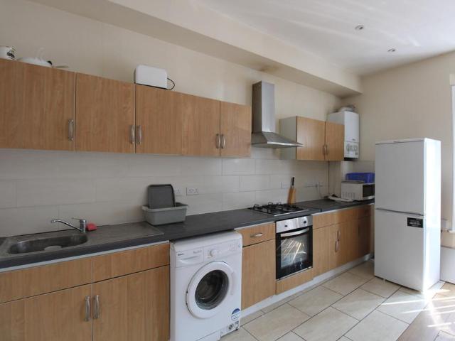 4 bedroom flat to rent