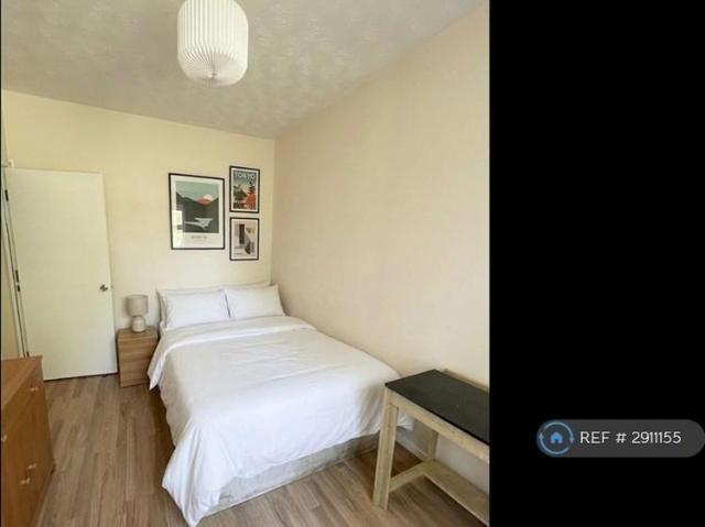4 bedroom flat to rent