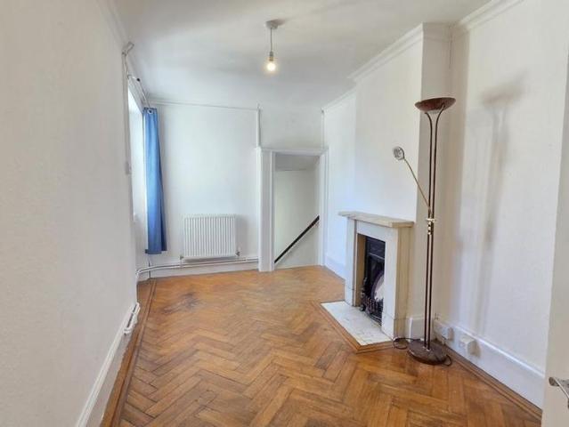 4 bedroom flat to rent