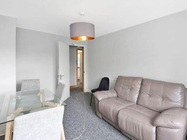 4 bedroom flat to rent