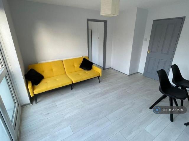 4 bedroom flat to rent