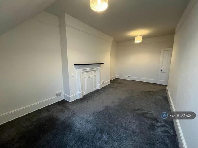 4 bedroom flat to rent