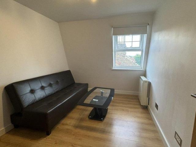 4 bedroom flat to rent
