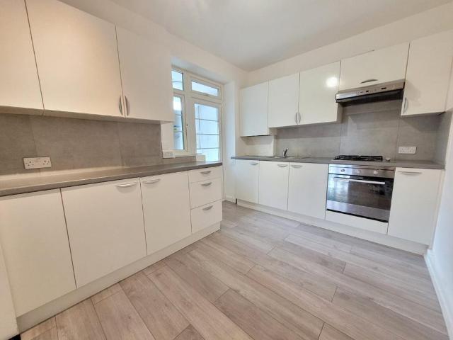 4 bedroom flat to rent