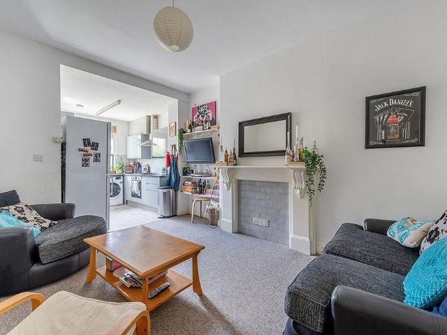 4 bedroom flat to rent