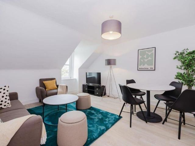 4 bedroom flat to rent