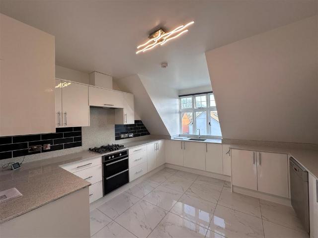 4 bedroom flat to rent