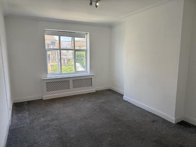 4 bedroom flat to rent