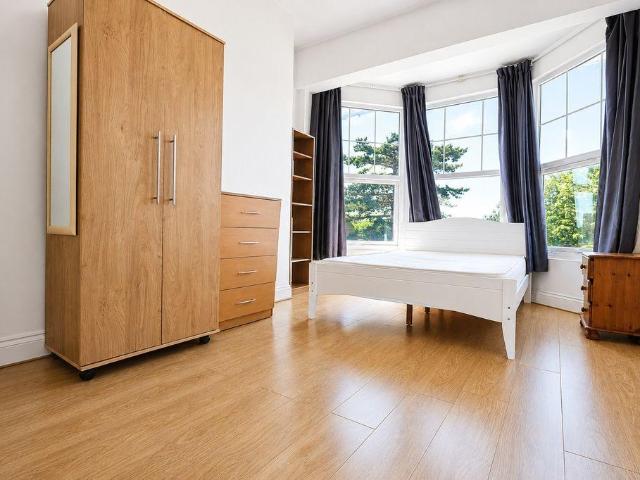 4 bedroom flat to rent