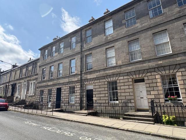 4 bedroom flat to rent