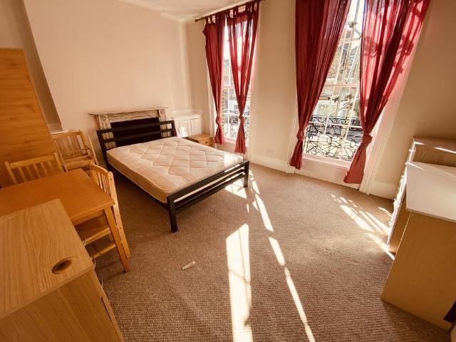 4 bedroom flat to rent