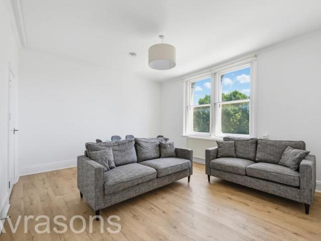4 bedroom flat to rent