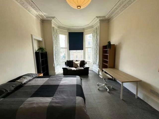 4 bedroom flat to rent