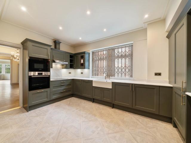 4 bedroom Flat To Rent