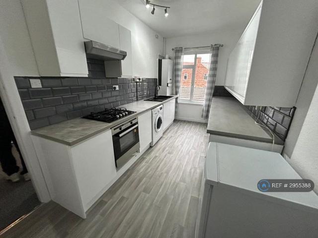 4 bedroom flat to rent
