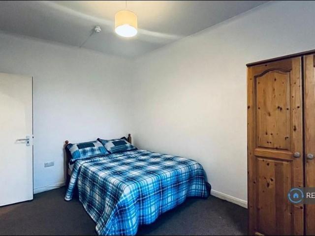 4 bedroom flat to rent