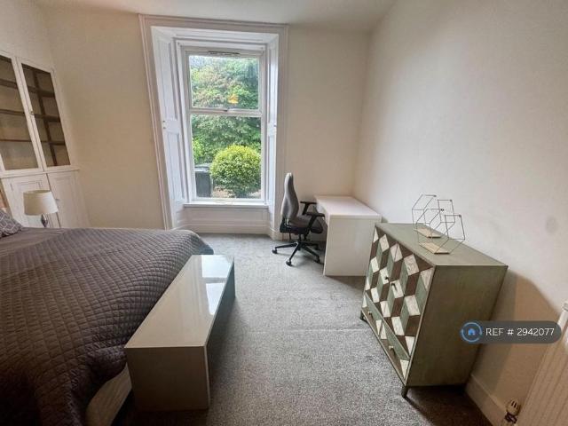 4 bedroom flat to rent