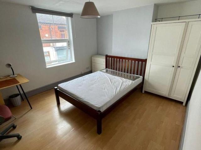 4 bedroom flat to rent