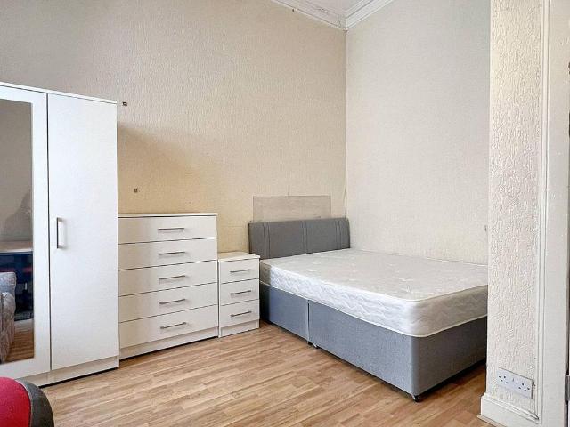 4 bedroom flat to rent