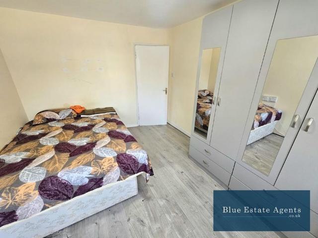 4 bedroom flat to rent