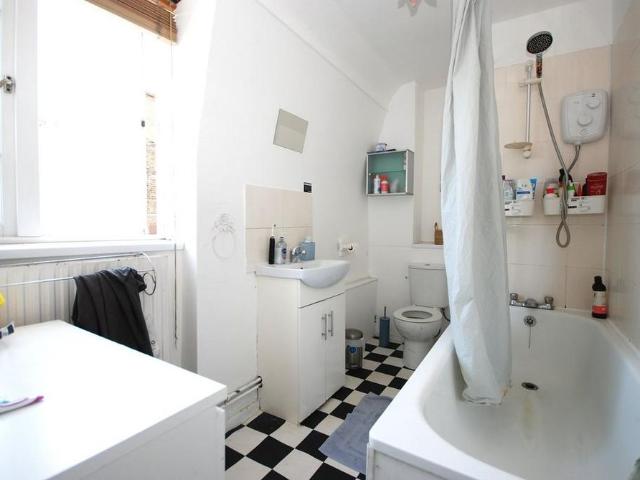 4 bedroom flat to rent