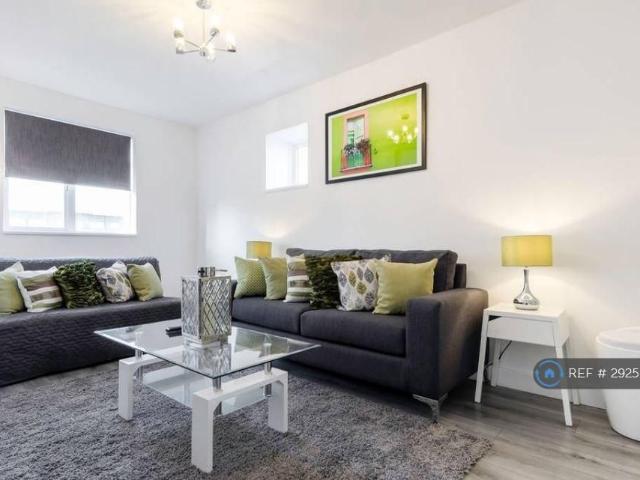 4 bedroom flat to rent
