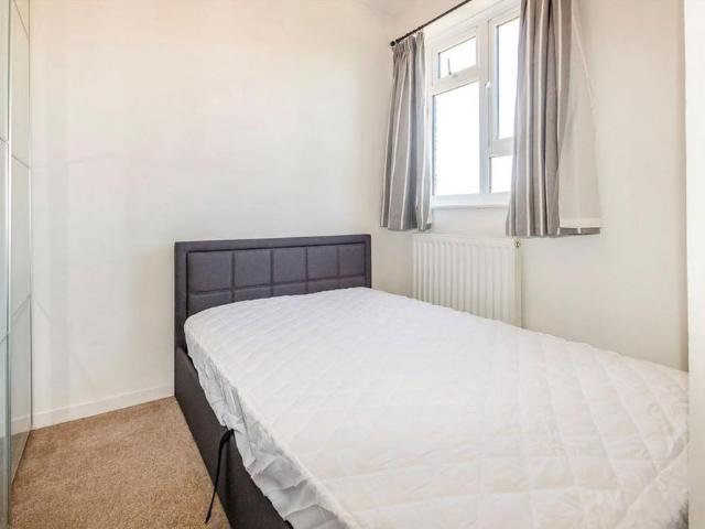4 bedroom flat to rent