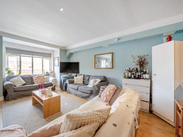 4 bedroom flat to rent