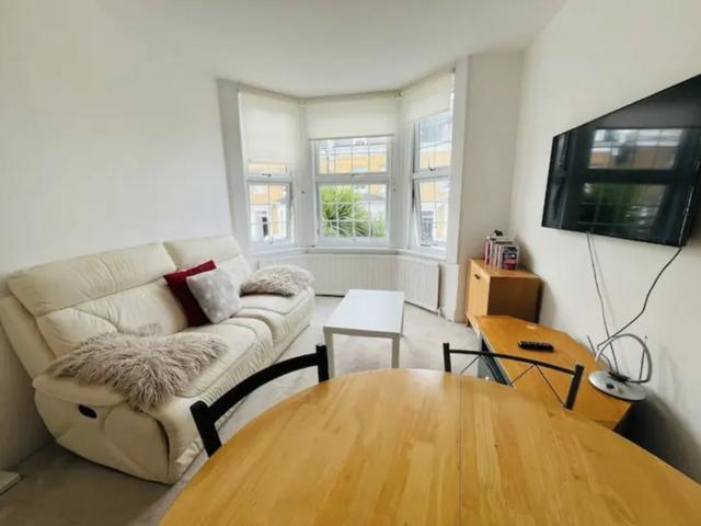 4 bedroom flat to rent