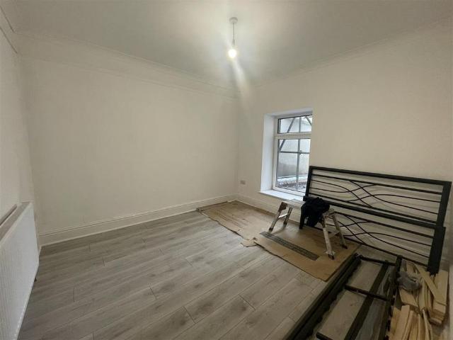 4 bedroom flat to rent