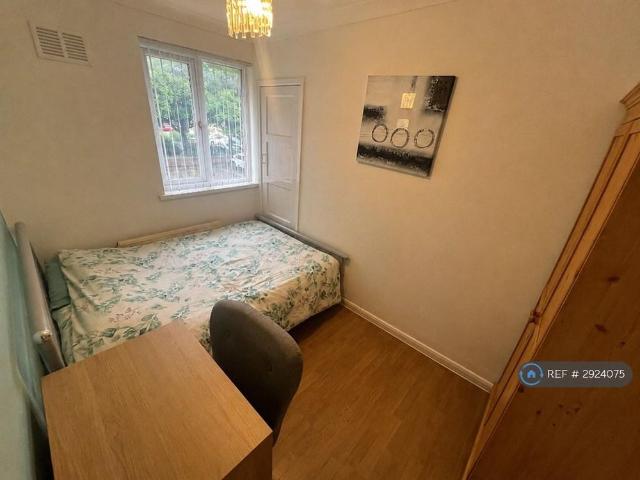 4 bedroom flat to rent