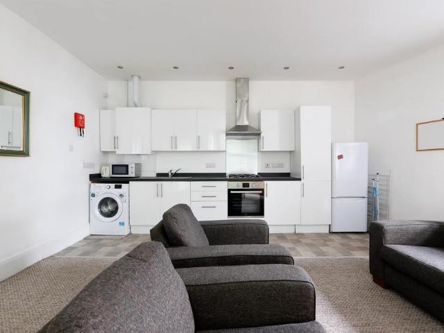 4 bedroom flat to rent