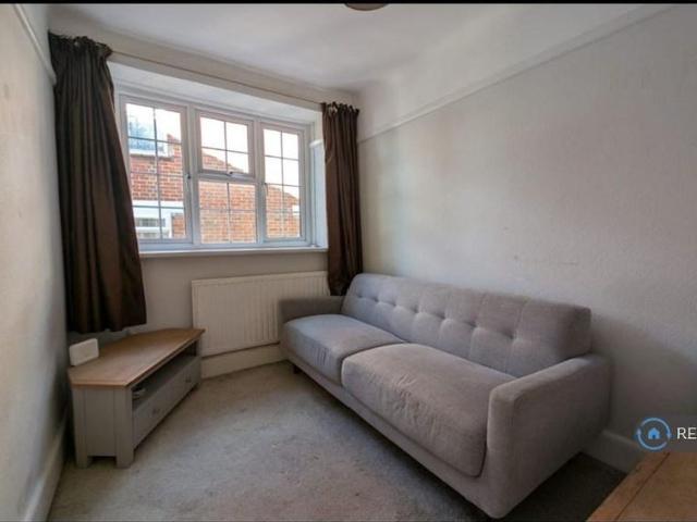 4 bedroom flat to rent