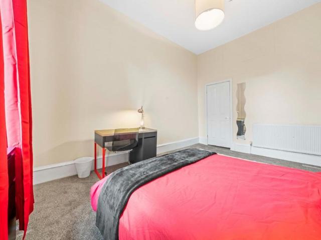 4 bedroom flat to rent