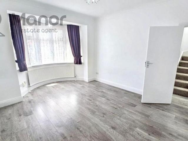 4 bedroom flat to rent