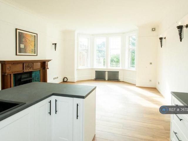 4 bedroom flat to rent