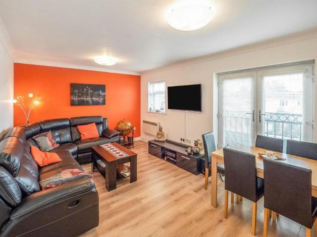 4 bedroom flat to rent