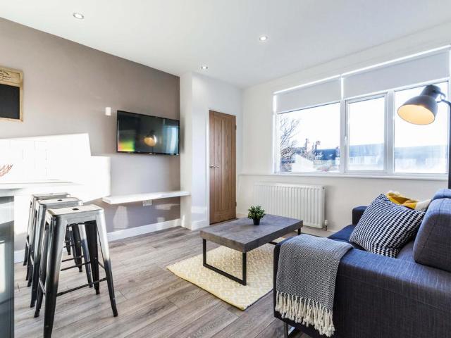 4 bedroom flat to rent