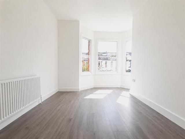 4 bedroom flat to rent