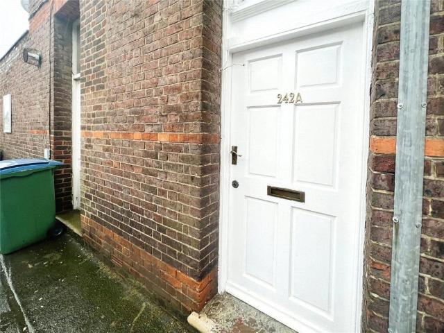 4 bedroom flat to rent