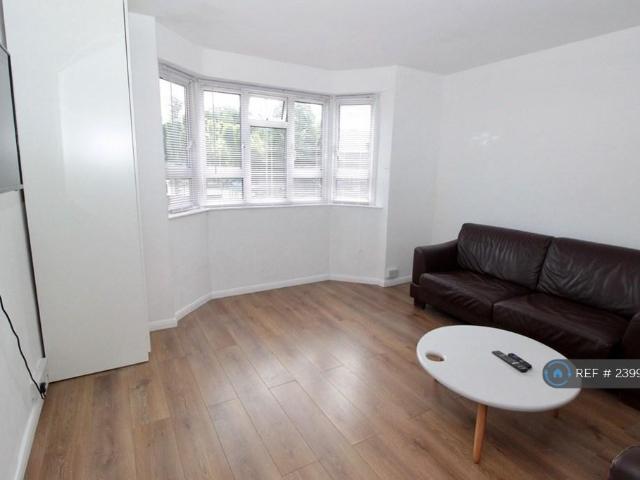 4 bedroom flat to rent