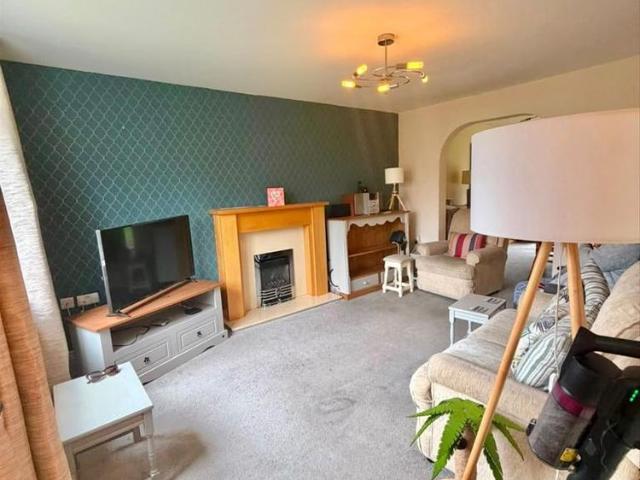 4 bedroom flat to rent