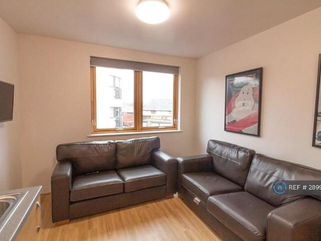 4 bedroom flat to rent