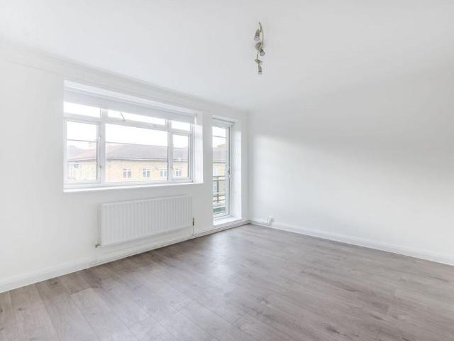 4 bedroom flat to rent