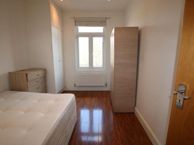 4 bedroom flat to rent